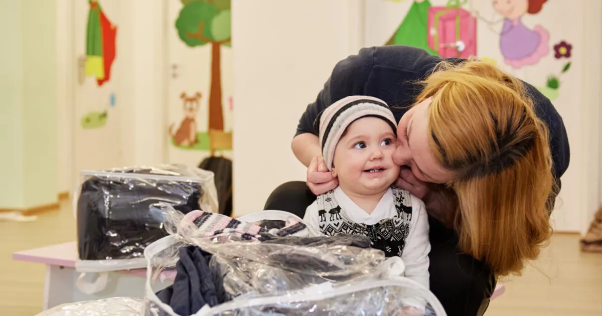 UNICEF clothing kits reach families in Ukraine | UNICEF Canada: For ...